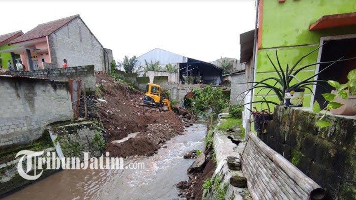 BPBD Blitar Bakal Pasang Karung Pasir di Lokasi Talud Longsor yang ...