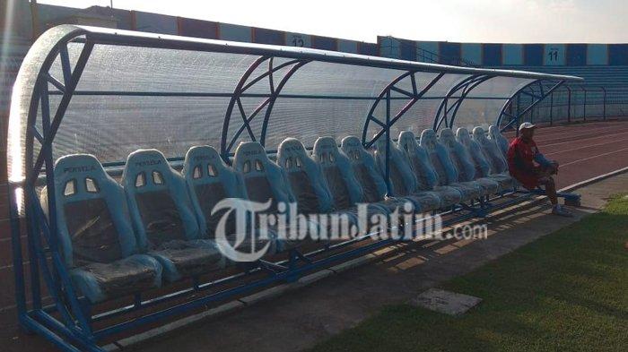 Dapat Dana Rp 190 Juta, Stadion Surajaya Lamongan Kini Punya Bench Baru ...