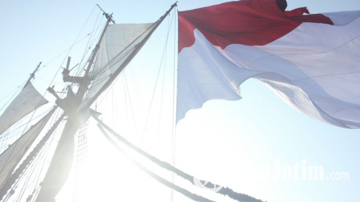 Beginilah Momen Hangat Peringatan Kemerdekaan Saat KRI Dewaruci ...