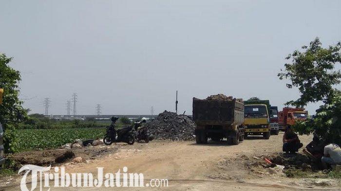 Limbah Menggunung di Cerme Tak Kunjung Dipindah, Begini Jawaban DLH Gresik - Tribunjatim.com