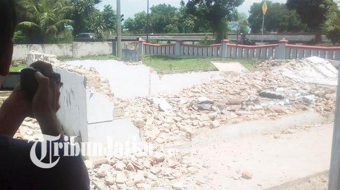 Tiada Angin Tiada Hujan, Bangunan Kantor BPD di Jombang Ambruk, Diduga ...