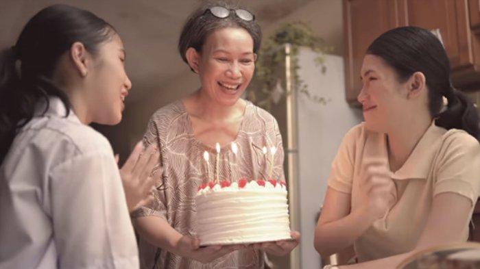 Lirik Lagu dan Chord Gitar Bertaut - Nadin Amizah, Nyanyikan Sebagai ...