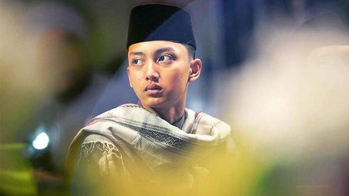 Biodata-Profil Gus Azmi, Vokalis Grup Sholawat Syubbanul Muslimin ...