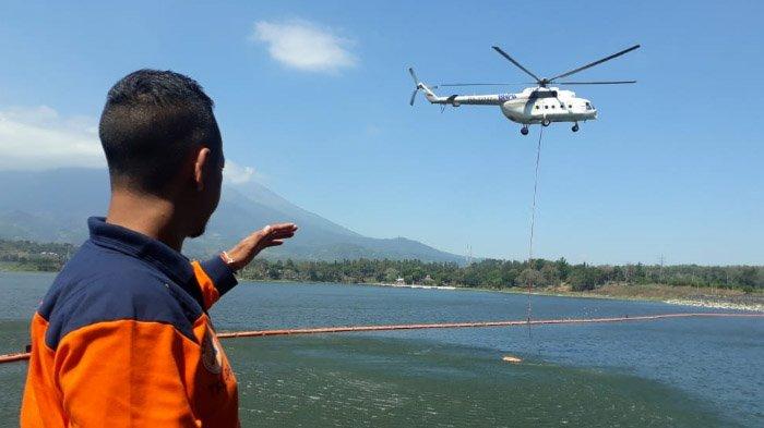 Kabut dan Angin Kencang Hambat Pemadaman Udara Kebakaran Hutan Gunung ...