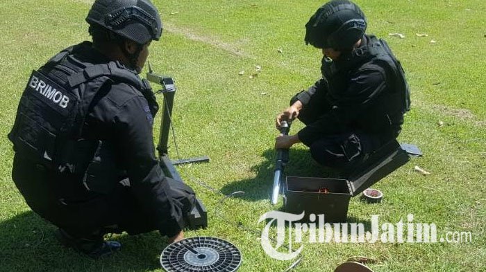 Bom Pipa Paralon Diledakkan Tim Jihandak, Isinya Ternyata Barang ...