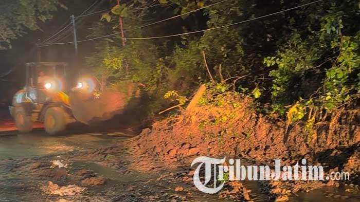 Tebing di Desa Sumber Waru Pamekasan Longsor, Arus Lalu Lintas dari Pakong dan Waru Macet ...