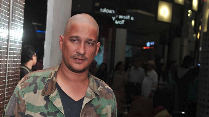 Bucek Depp Ngaku Kumpul Kebo Sejak Usia 20 Tahun, Fotonya Lagi Pangku ...