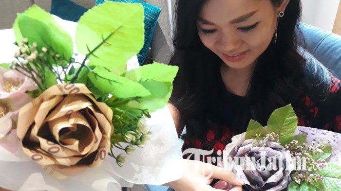 Mau Buket Bunga dari Uang Asli ? Yuk Simak Cara Membuatnya dari Uang ...