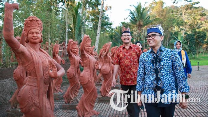 Indahnya Seribu Patung Penari Gandrung di Tengah Sawah Lereng Gunung ...