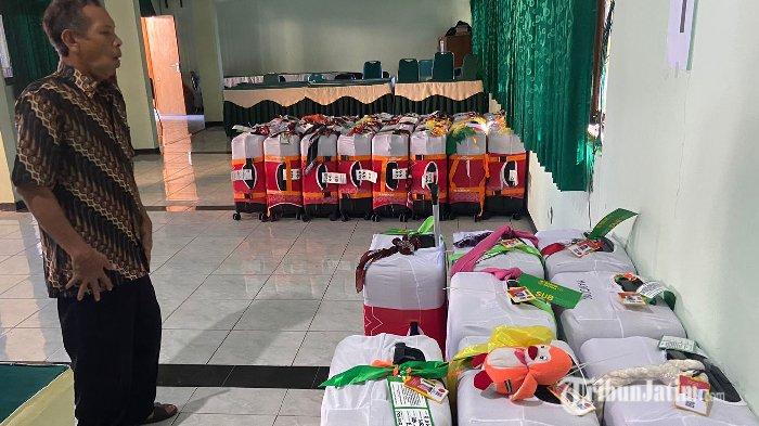 Agar Tidak Tertukar, Jemaah Haji Ponorogo Beri Tanda Unik pada Koper ...