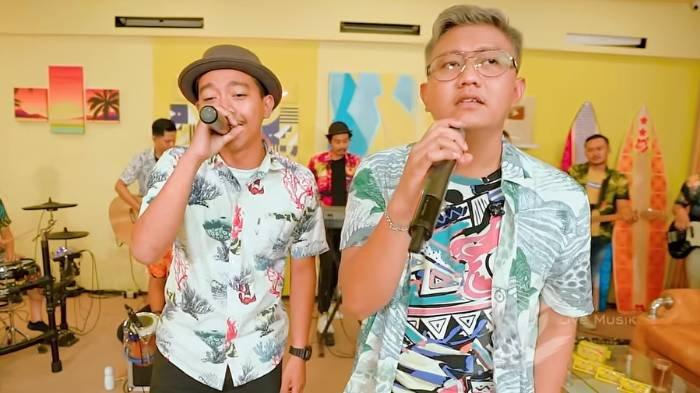 Lirik Lagu dan Chord Gitar 'Kebacut Nyaman' Denny Caknan feat Migga ...