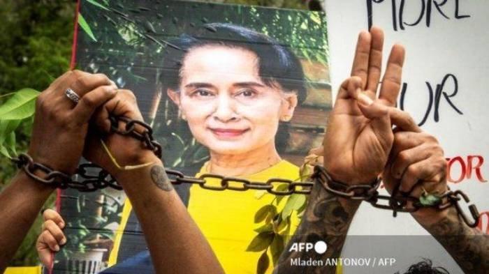 Arti 'Salam Tiga Jari' di Myanmar, Muncul Lebih Dulu di Thailand dan ... Arti 'Salam Tiga Jari' di Myanmar, Muncul Lebih Dulu di Thailand dan ...