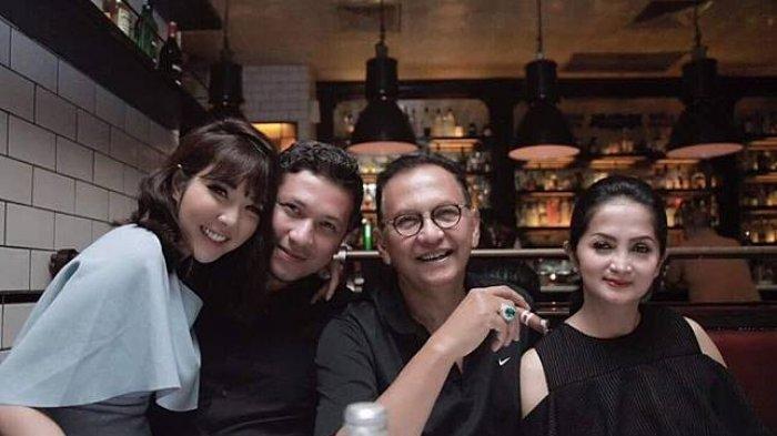 Kedekatan Gading dan Anna Maria, Ibu Lain Gading yang Cantik Sejak Muda ...