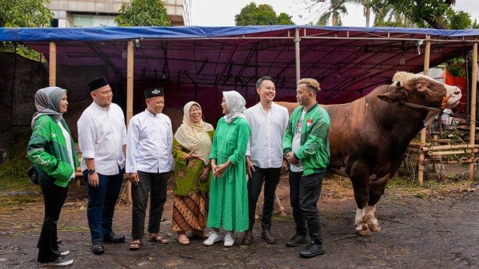 Rayakan Idul Adha, Grab dan OVO Sumbang 4 Sapi Limosin sertaPuluhan Kambing untuk Masyarakan ...