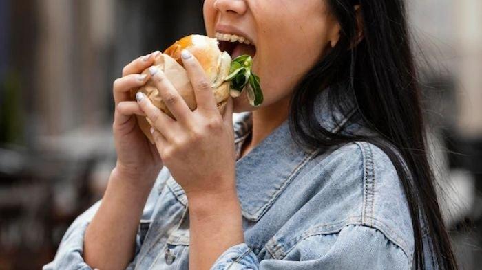 Contoh Menu Diet Defisit Kalori untuk Seminggu, Makan Malam Burger ...