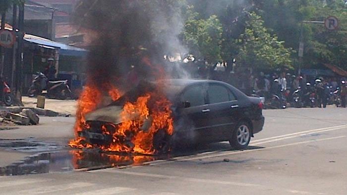 Waspada, 10 Hal Ini Dapat Membuat Mobil Terbakar! Mulai Kabel ...
