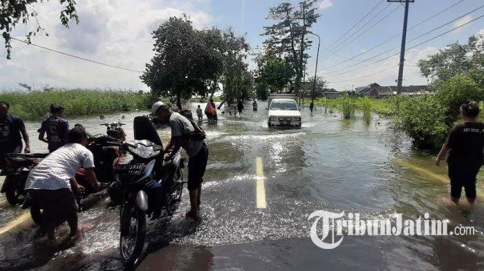 Banjir Luapan Sungai Kali Lamong Gresik, 680 Rumah Warga Cerme Terendam, Akses Jalan Ditutup ...
