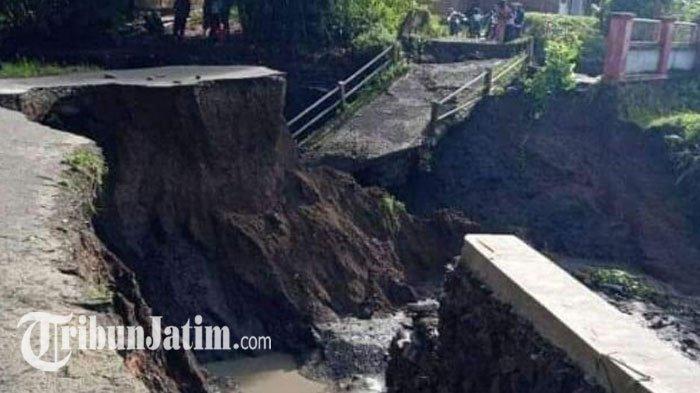 Jembatan Penghubung Antar Dusun di Kertosari Ambrol, Akibat 2 Hari ... Jembatan Penghubung Antar Dusun di Kertosari Ambrol, Akibat 2 Hari ...