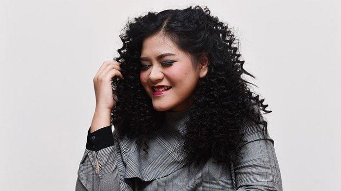 Kahiyang Ayu Jadi Model Makeup Bennu Sorumba, Tampil Manglingi Bak ...