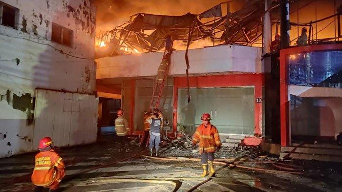 Gudang Ekspedisi di Kota Malang Terbakar Hebat, 8 Unit Mobil Pemadam Dikerahkan - Tribunjatim.com