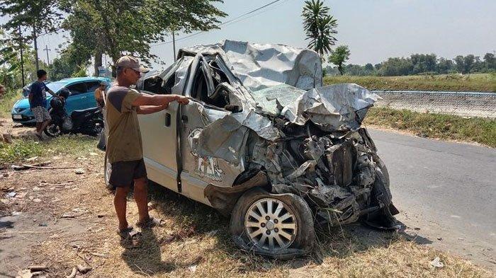 Kecelakaan Maut Minibus Tertabrak Kereta Api di Jombang, Ini Identitas ... Kecelakaan Maut Minibus Tertabrak Kereta Api di Jombang, Ini Identitas ...