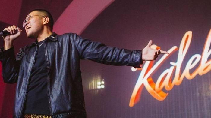 Lirik dan Chord Ditar Di Balik Pertanda - Kaleb J, Lagu Romantis Galau Viral di TikTok ...