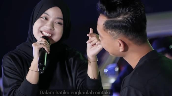 Lirik Lagu Romantis 'Cintaku' Mamnun feat Cimbrut, Kunci Gitar Am ...