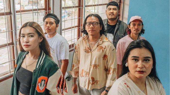 Lirik Lagu Nanti Kita Seperti Ini Batas Senja Viral di TikTok, Ingin ...