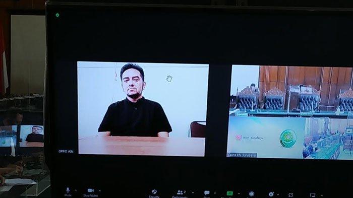Gaya Santai Mas Bechi Anak Kiai Jombang Jalani Sidang Ketiga Kasus ... Gaya Santai Mas Bechi Anak Kiai Jombang Jalani Sidang Ketiga Kasus ...