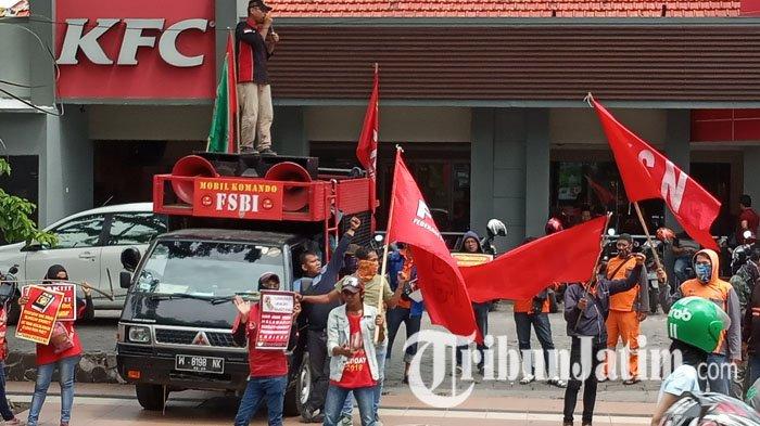 Serikat Pekerja KFC (SPEK) Demo Lagi di KFC,Kawal Hasil Sidang Disnaker ...
