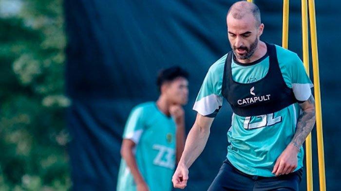 BOLA TERPOPULER: Milos Raickovic Gabung Persebaya - Pemain Asing Madura ...