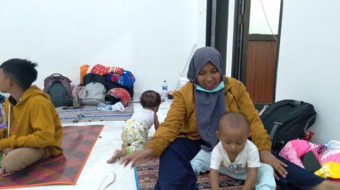 Kisah Seorang Ibu Selamatkan Diri saat Semeru Erupsi, Gendong Bayi 3 Bulan dan Gandeng Anak 10 ...