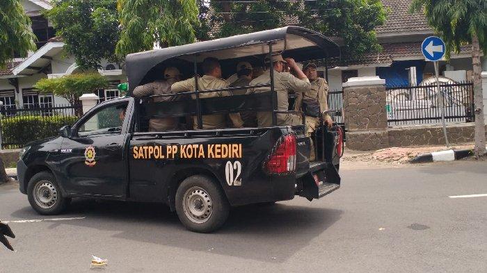 Heboh Mobil Patroli Satpol PP Kota Kediri Ada Tanda 02, Pemkot Berikan ...