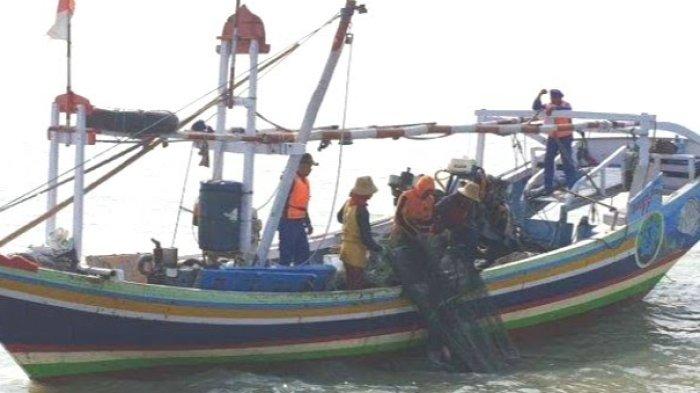 Pakai Mini Trawl, Awak Joko Kendil Diamankan Polairud Polres Lamongan ...