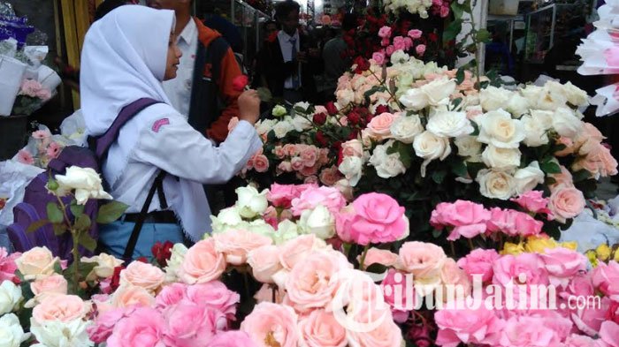 10 Arti Mimpi Merangkai Bunga, Pertanda Bagus Jika Mawar Putih ...