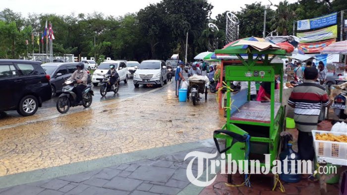 Bunderan ITS Surabaya, Tempat Buka Puasa Murah ala Anak Kos, Ada Sempol ...