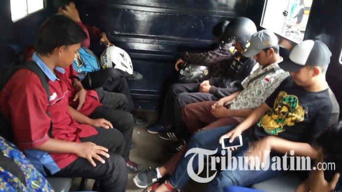 53 Pelajar yang Bolos Sekolah Terciduk Satpol PP Surabaya, Ketahuan Nongkrong di Warung Kopi ...