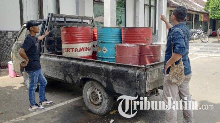Polisi Gerebek Gudang Penimbunan Solar di Tuban, Belasan Drum Berisi BBM Diamankan - Tribunjatim.com