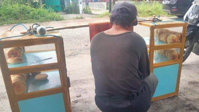 Keliling Pikul Boks Jualan Roti Tradisional Rp2000, Andri Kerap Diusir ...