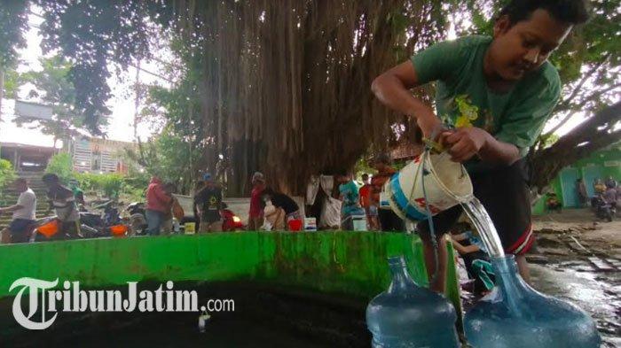 Warga Lakarsantri Berbondong Timba Air di Sumur Panguripan, Imbas ...
