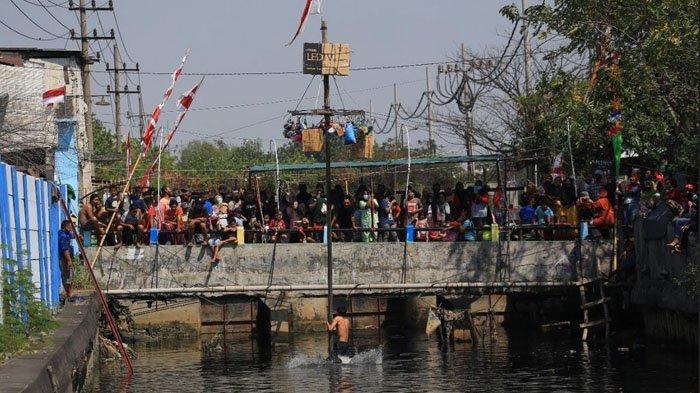 Lomba Gepuk Bantal hingga Panjat Pinang Semarakkan HUT RI ke-77 di Surabaya, Mas Eri Ikut Serta ...