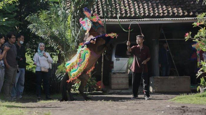 Tim DM UB Kembangkan Seni Tradisi Jaran Kencak sebagai Fitur Pariwisata ...