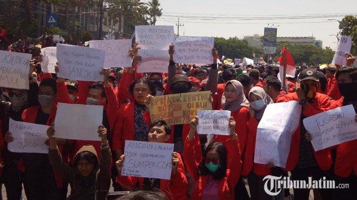 Deretan Poster Unik dan 'Nyeleneh' Hasil Kreativitas Mahasiswa yang ...