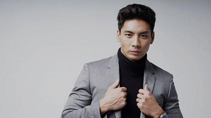 Profil-Biodata Yoshi Sudarso, Aktor Indonesia Pemeran Ranger Biru dalam ...