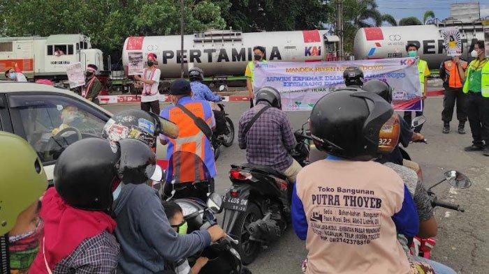 Frekuensi Kereta Api Makin Ramai, Daop 7 Madiun Sosialisasi Keselamatan Pengendara di ...