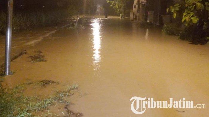 Air Sungai Marmoyo Mojokerto Meluap, Puluhan Rumah Warga Terendam Banjir, 35 Hektare Sawah Rusak ...