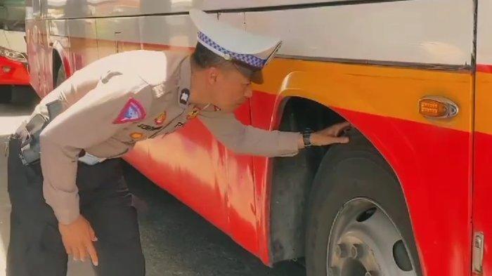 Ramp Check di Terminal Tulungagung, Pengemudi Dites Urine dan Bus Dicek ...