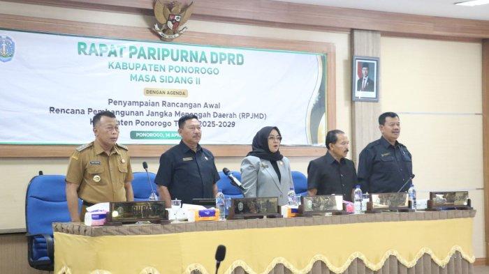 Rapat Paripurna Penyampaian RJPMD Ponorogo 2025-2030, DPRD Lanjutkan dengan Pansus - Tribunjatim.com