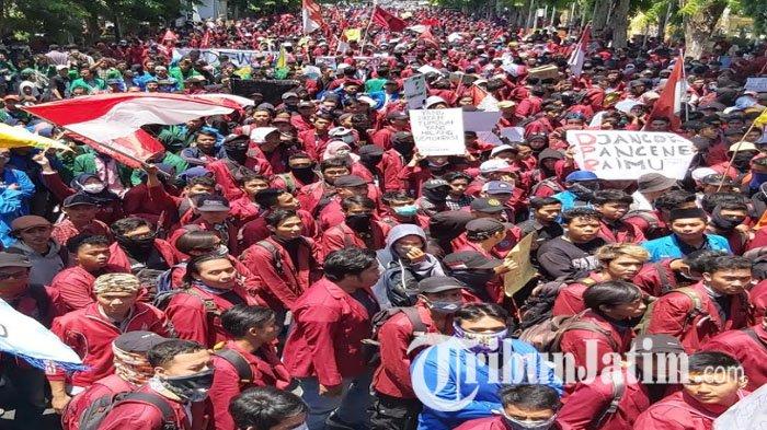 Seusai Bertemu Pimpinan DPRD, Ribuan Mahasiswa Sidoarjo Bakar Keranda ... Seusai Bertemu Pimpinan DPRD, Ribuan Mahasiswa Sidoarjo Bakar Keranda ...
