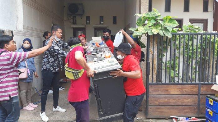 Tak Mampu Lunasi Utang, Warga Gresik Harus Kehilangan Rumahnya di GKB ...